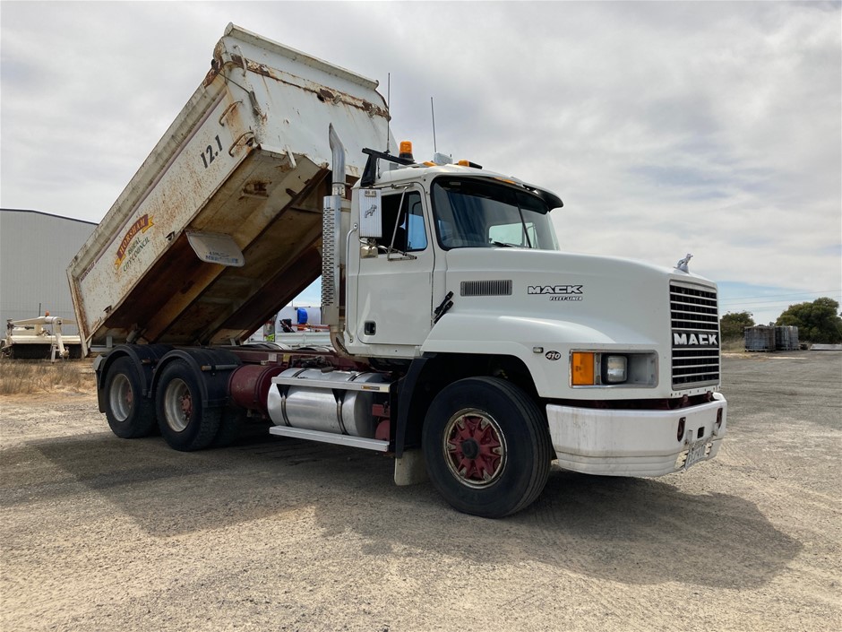 1999 Mack CH Fleetliner Convertible Body Truck Auction (0001-3027385 ...