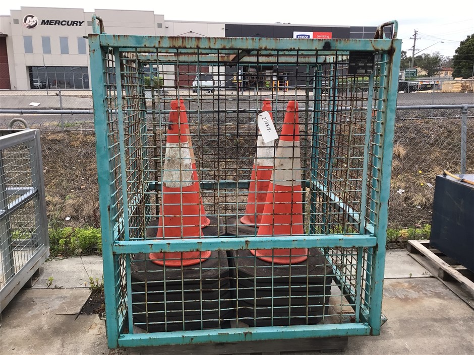 Used Worklift Cage with 20 Safety Cones Auction (0001-5054930) | Grays ...