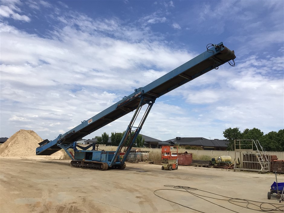 Crawler Conveyor & 2000 Victory VL-200 Wheel Loader