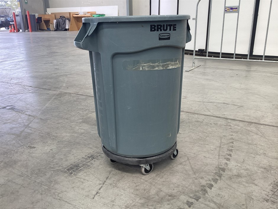 Brute Outdoors Trash Bin Auction (0018-3027800) | Grays Australia