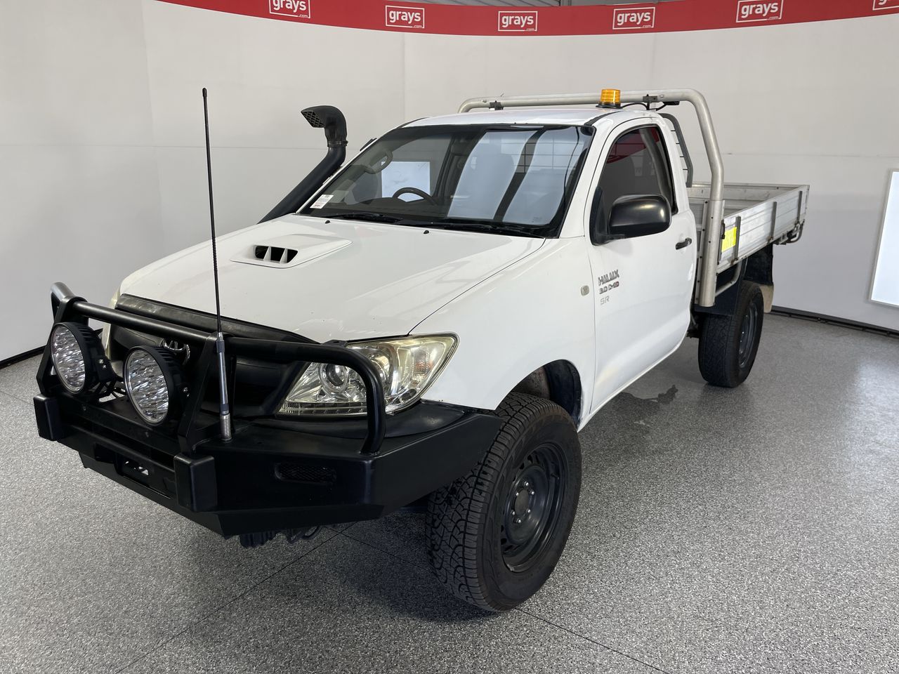 2005 Toyota Hilux 4X4 SR KUN26R Turbo Diesel Manual Cab Chassis Auction ...