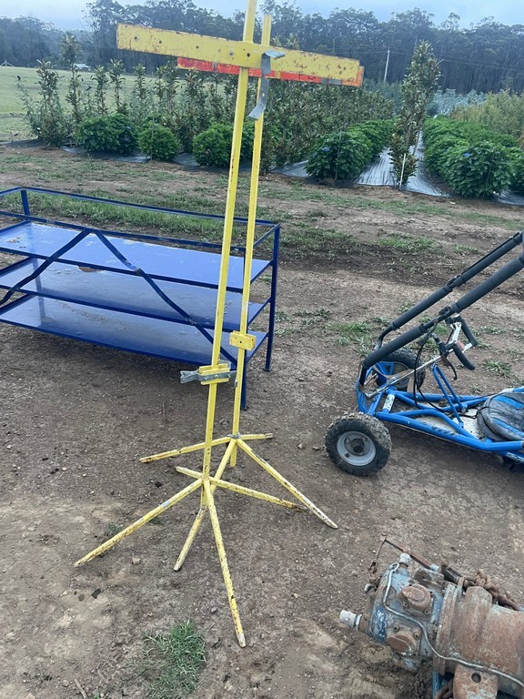 Qty Of 2 Temporary Wire Supports Auction (0174-5054961) | Grays Australia