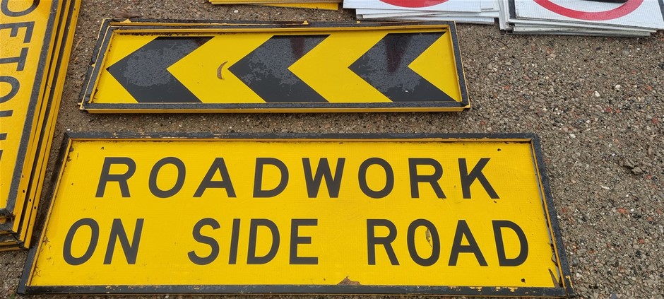 Steel Roadworks Signs Auction (0016-3027695) | Grays Australia
