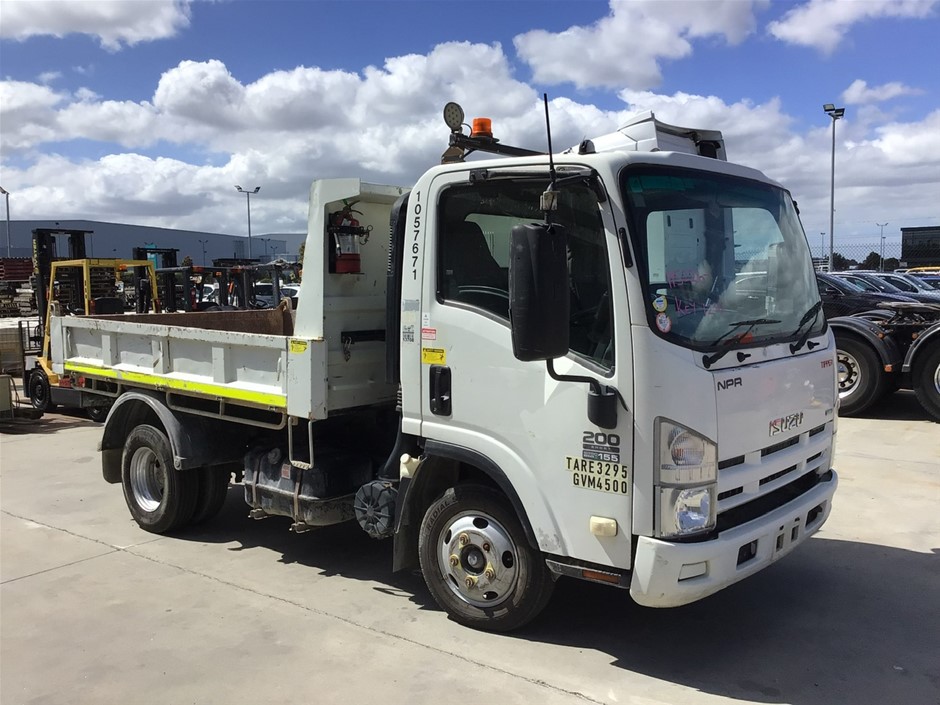 2011 Isuzu NPR 200 Short 4 x 2 Tipper Truck Auction (0003-3027812 ...