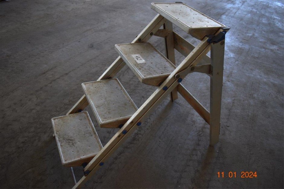 Set of 4 Rise Aluminium Fold Up Steps Auction (0092-9047745) | Grays ...