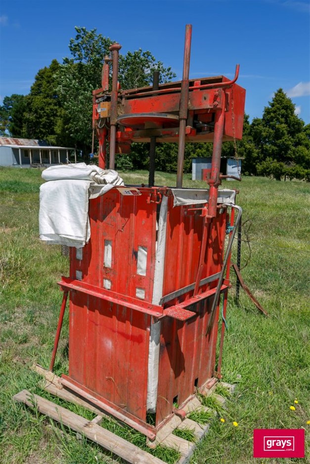 Sunbeam Wool Compactor Baler with Bags Auction (0038-5055274) | Grays ...