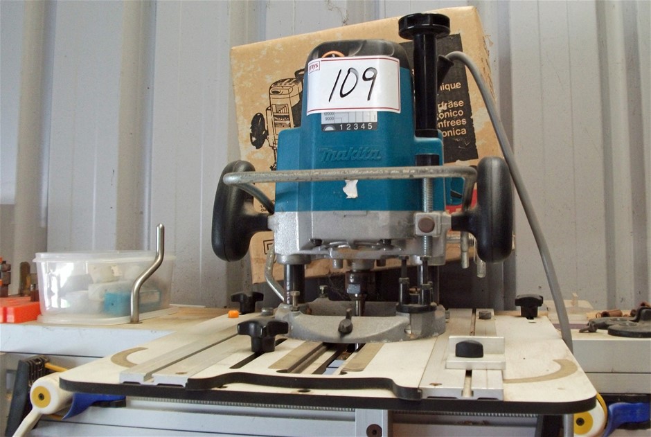 Plunge Router - Makita 3612 Mounted on Wall Auction (0109-9048061 ...