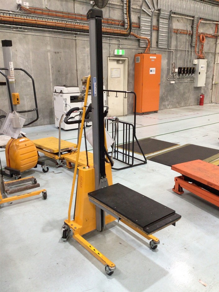 Liftex E100 TR2200 (E100A) Carton Lifter Auction (0076-7049539) | Grays ...