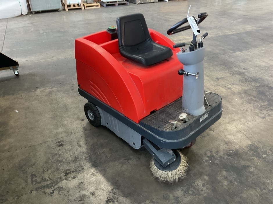 Hako Sweepmaster B 900 R Electric Ride on Floor Sweeper Auction (0014 ...