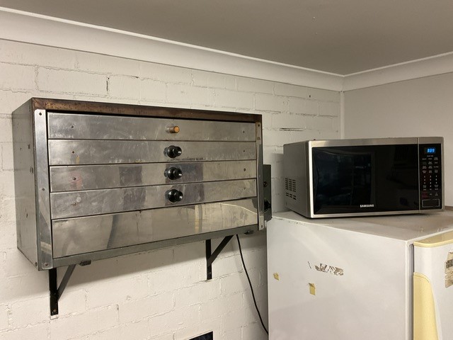 4 Drawer Pie Warmer And Samsung Microwave Auction (0007-9048438 ...