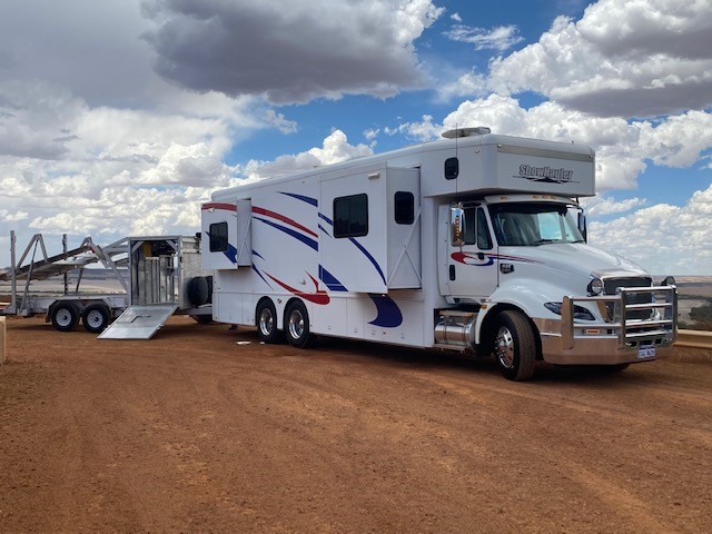 2014 Caterpillar Showhauler Luxury Motorhome 12M