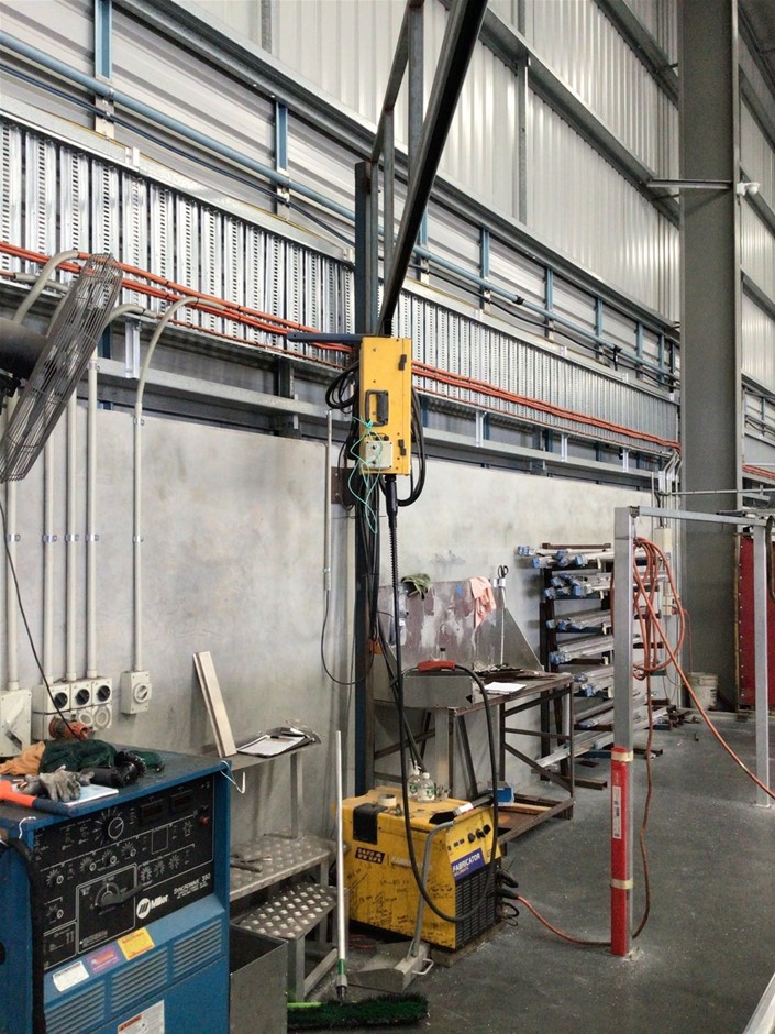 WIA Fabricator Welder with 4RD Wire Feeder Auction (0060-7049677 ...