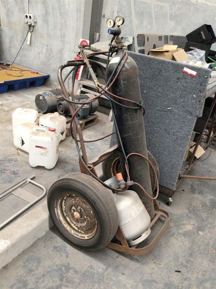 Oxy Set Auction (0034-7049677) | Grays Australia