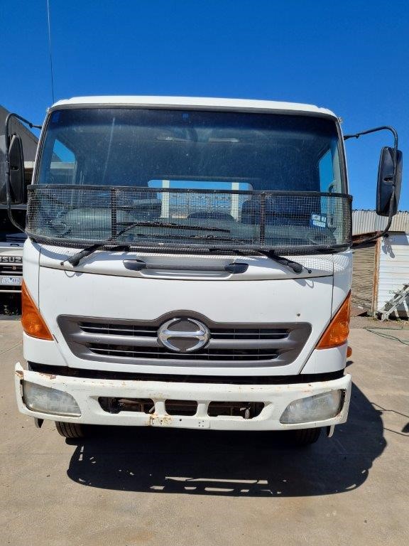 2005 Hino FD Tray Body Truck