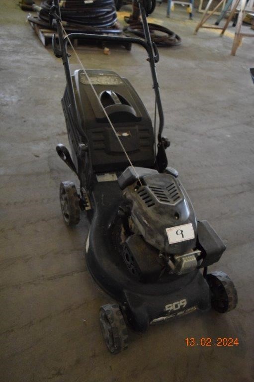 "909" 18" (450mm) 4 Stroke Petrol Lawn Mower Auction (0009-9048434 ...