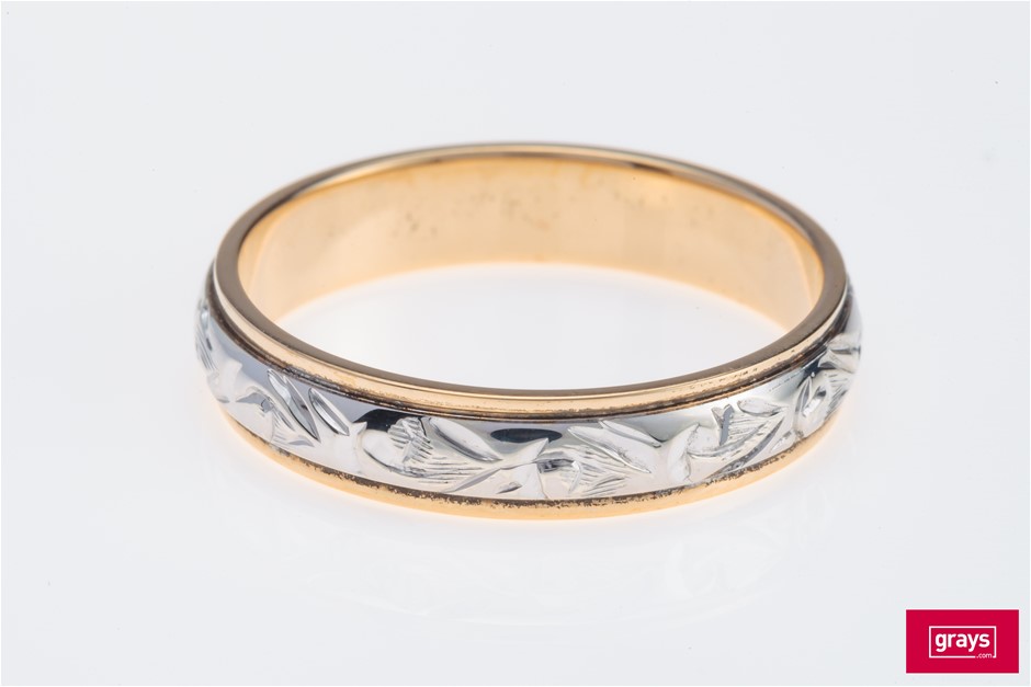 9CT YELLOW/WHTE GOLD HAND ENGRAVED RING Auction (0787-2558149) | Grays ...