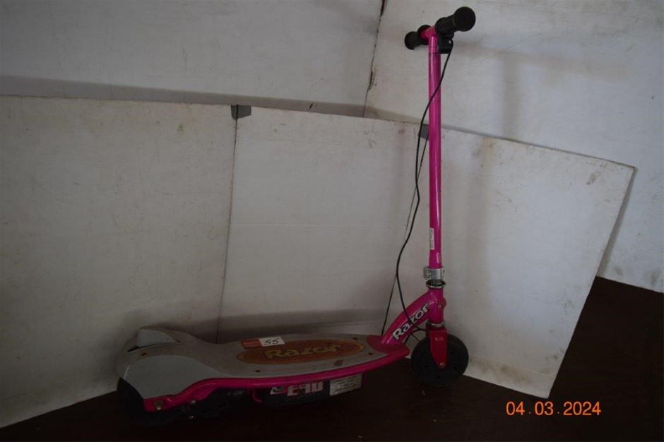Razor Model: E90 Pink Electric Scooter Auction (0055-9049060) | Grays ...