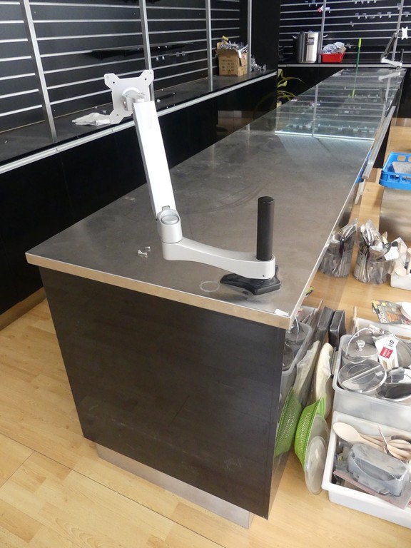 Showroom Display and Service Bench Auction (0029-5055724) | Grays Australia