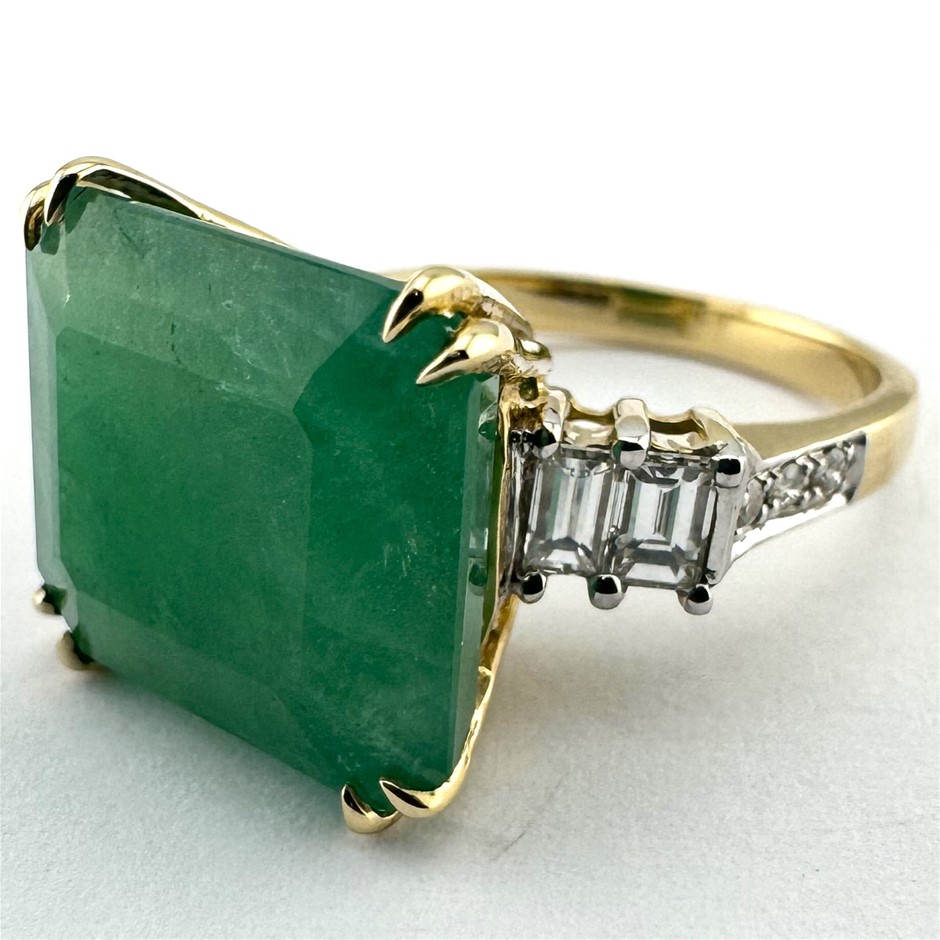 IMPOSING 8.42CT EMERALD & DIAMOND GOLD RING ($12K VALUATION) Auction (0001-2558861) | Grays ...