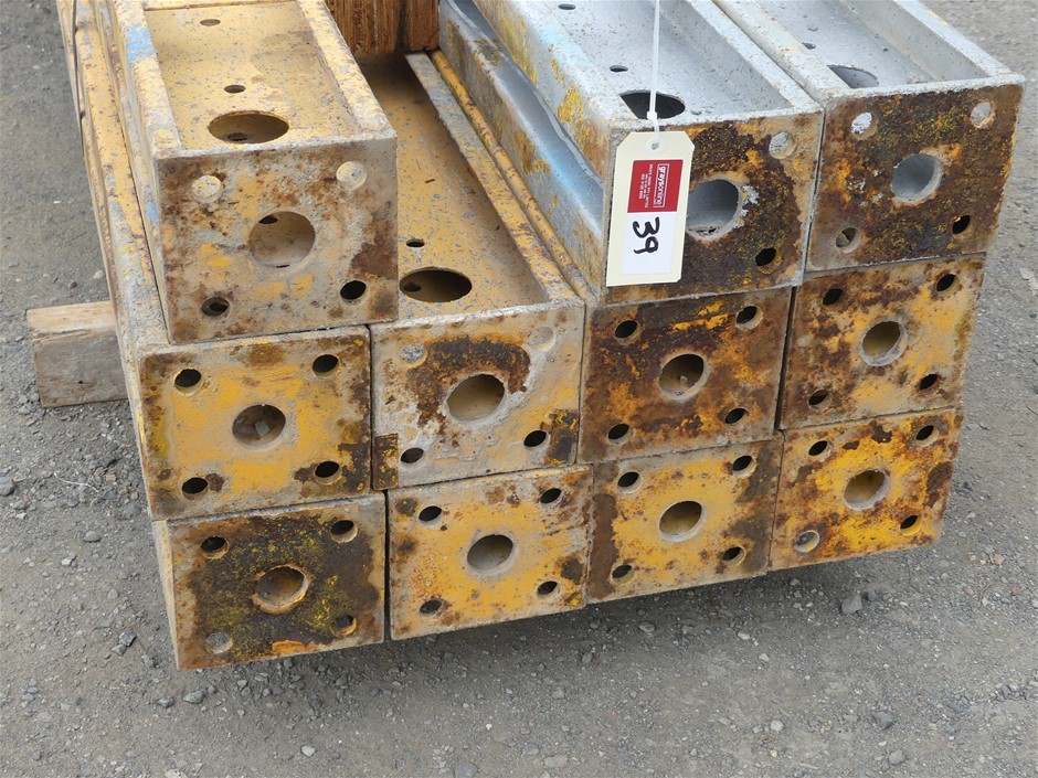 Qty 1 Bundle x Acrow Slim Lite Soldiers Auction (0039-5055836) | Grays ...