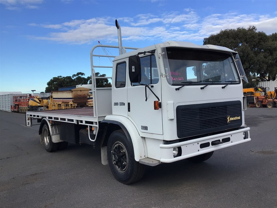 1992 International ACCO 1850E 4 x 2 Tray Body Truck