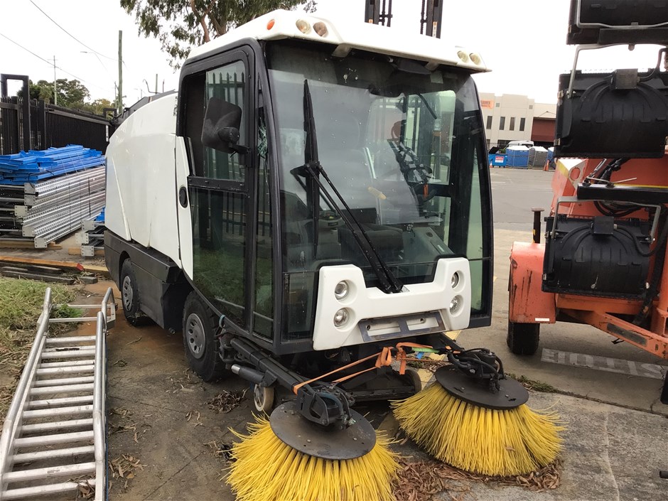 Johnston 142A 101T Footpath Sweeper Auction (0005-5056216) | Grays ...