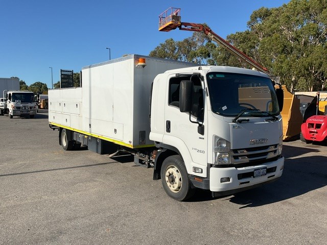 2016 Isuzu FH FSR850 4 x 2 Tray Body Truck Auction (0003-9051060 ...