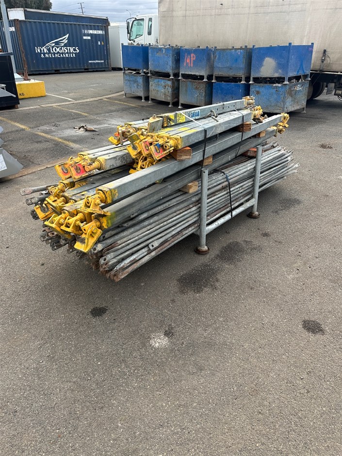 2 x Stillages of Scaffolding Components Auction (0007-3029324) | Grays ...