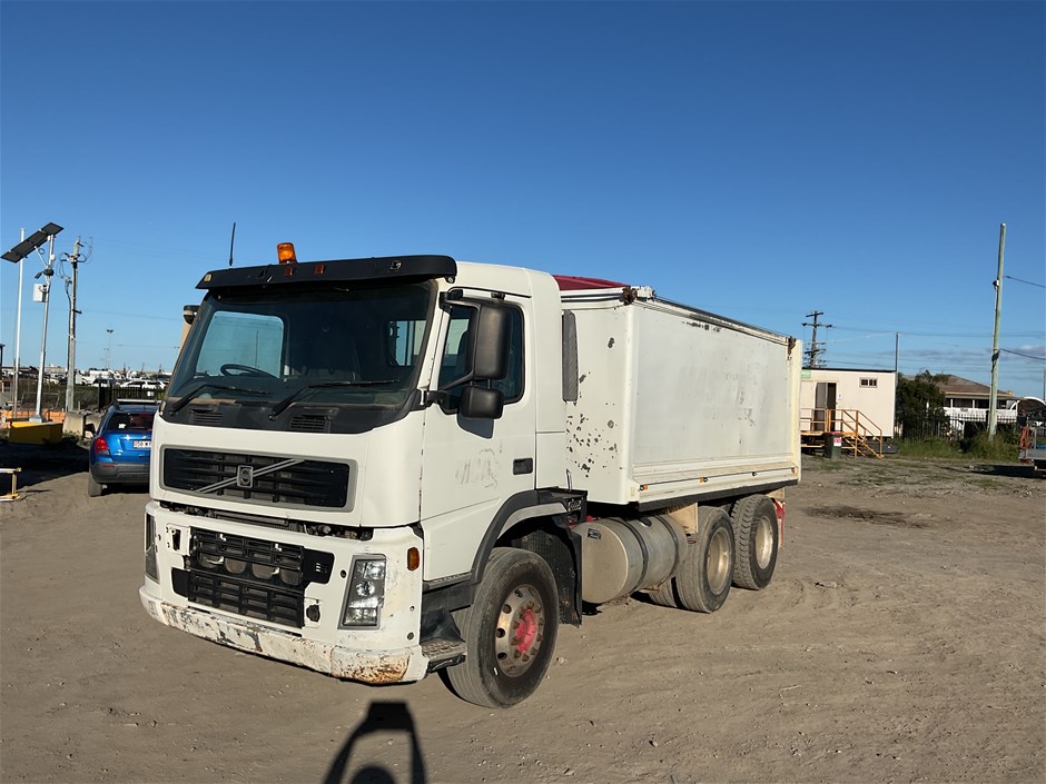 2004 Volvo FM 6 x 4 Tipper Truck Auction (0001-7052417) | Grays Australia