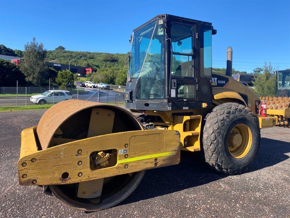 Caterpillar CS563E Smooth Drum Roller Auction (0003-5056569) | Grays ...