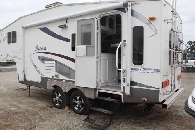 2005 SIERRA 5TH WHEELER CARAVAN - (WOVR-INSPECTED)- NO RESERVE Auction ...