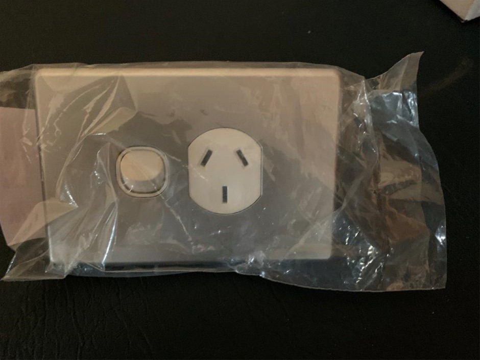 1x Box of 10 Clipsal Slimline Single Power Points Auction (0058-3029200 ...