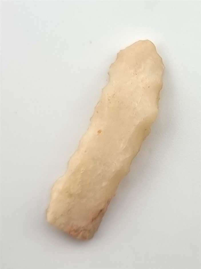 A NEOLITHIC PERIOD FLINT ARROWHEAD - CIRCA 10,000 YEARS OLD Auction ...