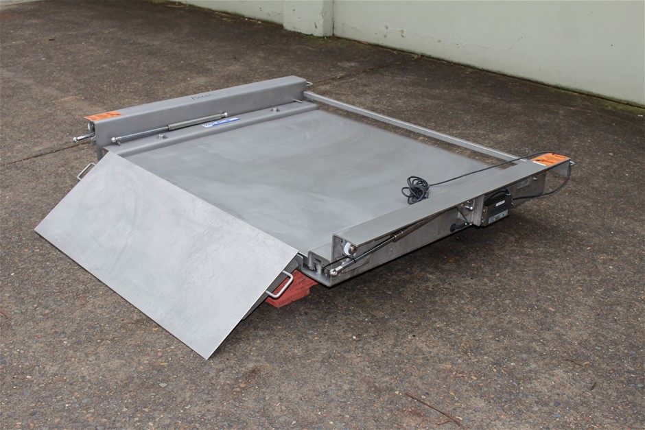 S/Sl Floor Pallet Scale, "Mettler Toledo" with Indicator 3000kg Ex ...