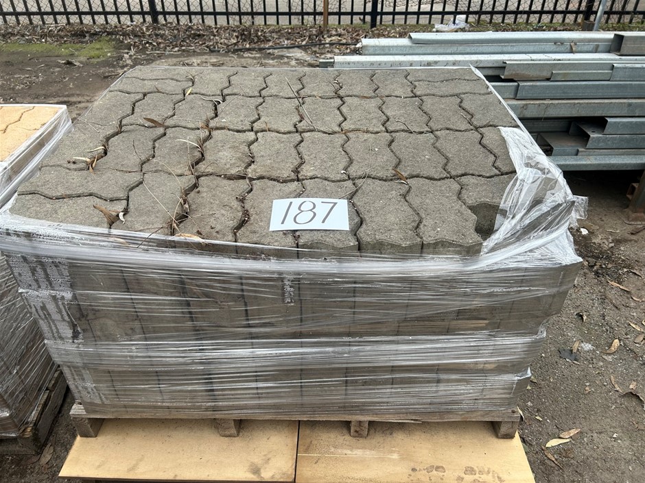 Unipave Pavers 80mm thick Charcoal Colour, 319 Units Auction (0087 ...