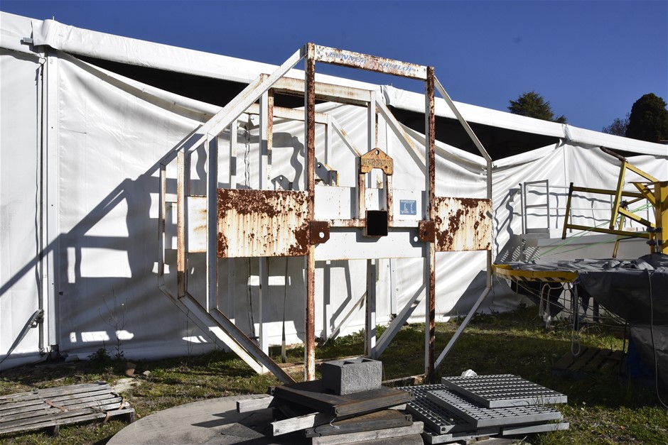 2017 FENNER DUNLOP SP304225 2x Large Steel Frame Pipe Decoiler Auction ...