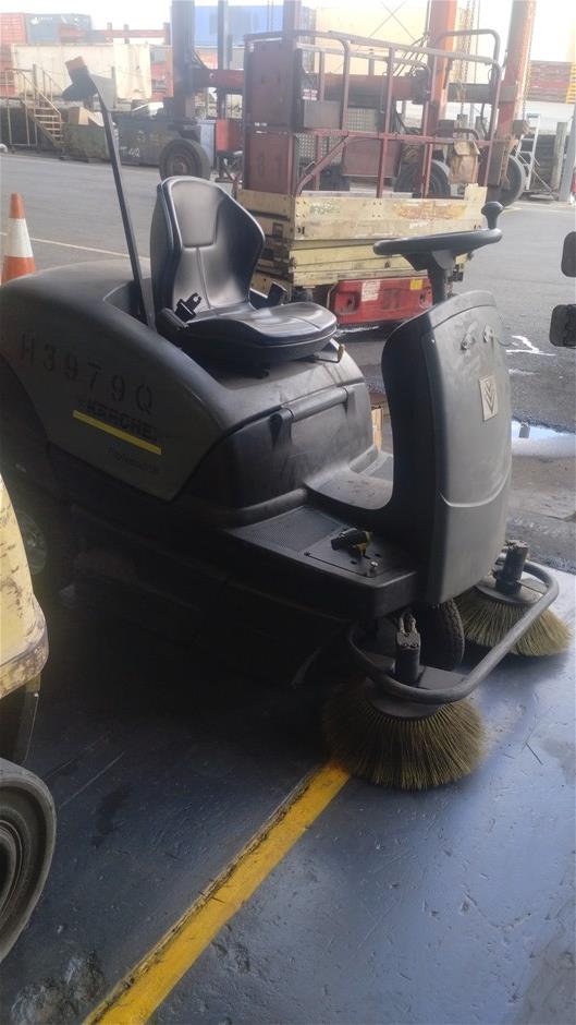 2010 Karcher KM 100/100RD Vacuum/Sweeper Auction (0005-7053040) | Grays ...
