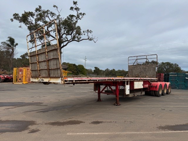 2006 Barker . Triaxle Flat Top Lead Trailer Auction (0008-9052927 ...