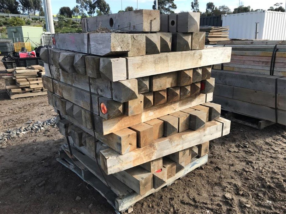 1x Pallet of Timber Posts with Reflectors Auction (0179-3030224 ...