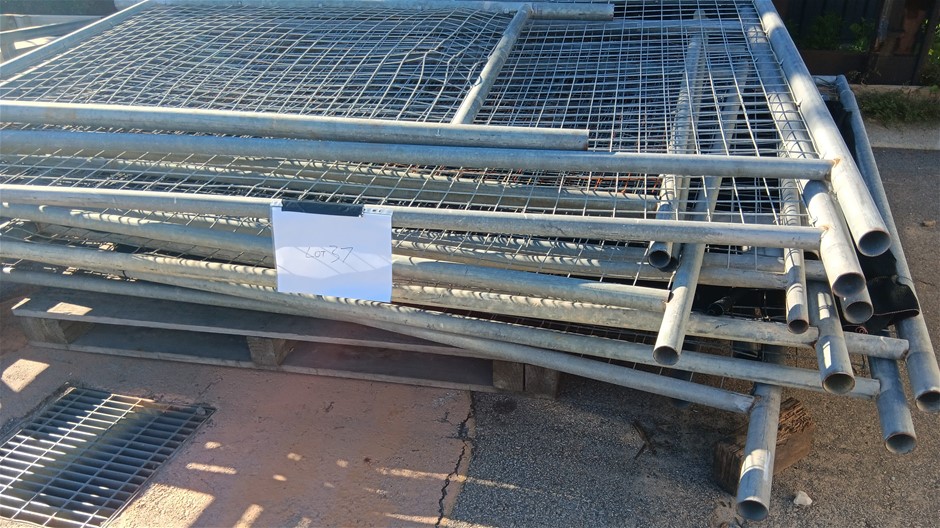 Package of Mixed Sized Portable Fencing Panels (Wangara) Auction (0100 ...