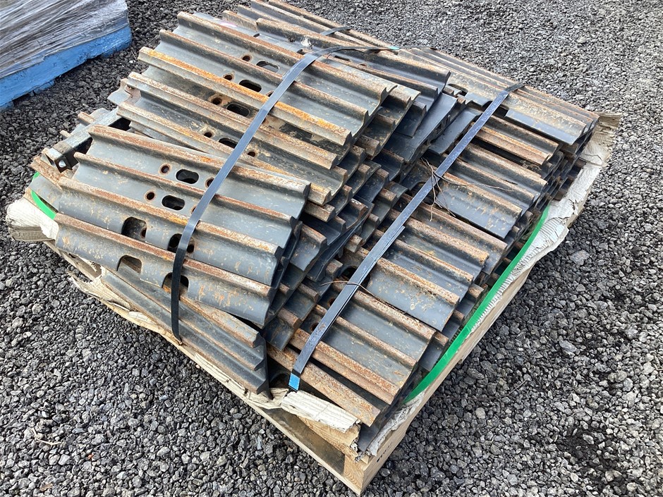 1x Pallet of Standard Steel Track Shoes Auction (0005-3030321) | Grays ...