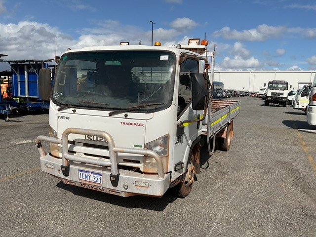 2014 Isuzu NPR200 4 x 2 Tray Body Truck Auction (0001-9054662) | Grays Australia