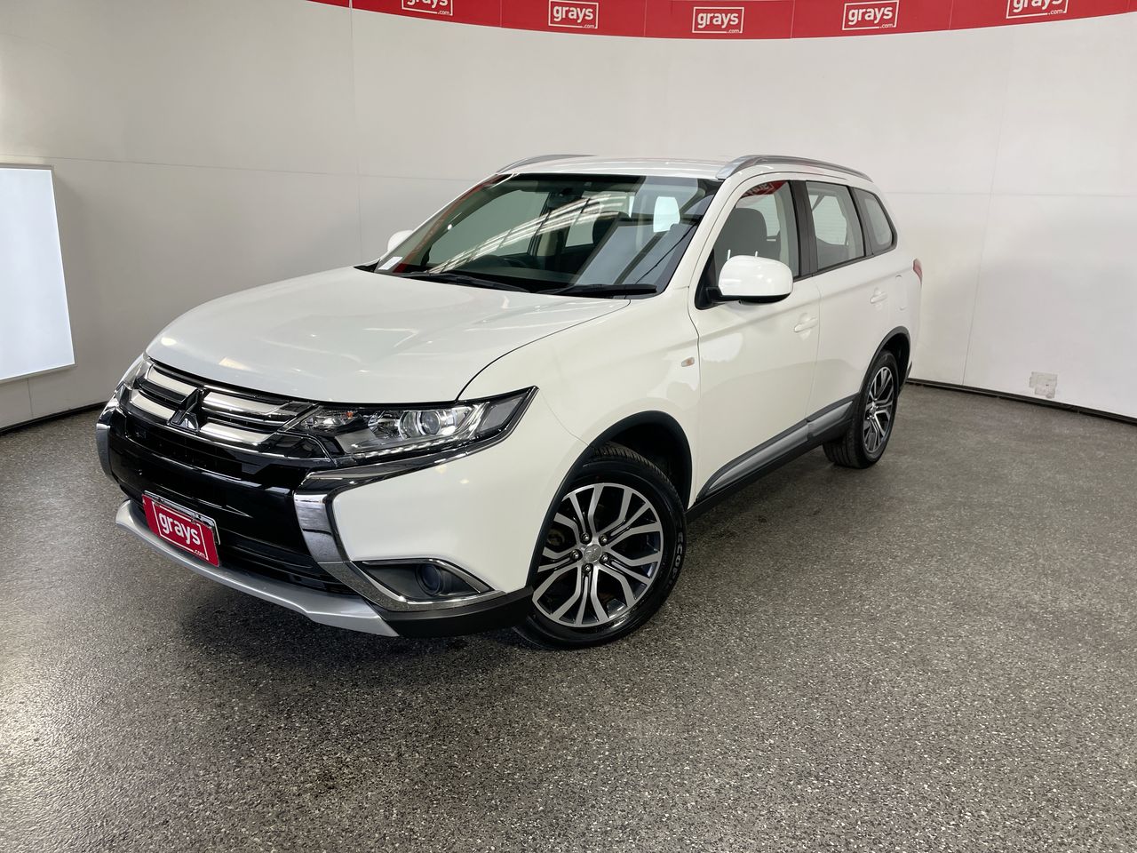 2017 Mitsubishi Outlander ES 2WD ZL CVT 7 Seats Wagon Auction (0001 ...