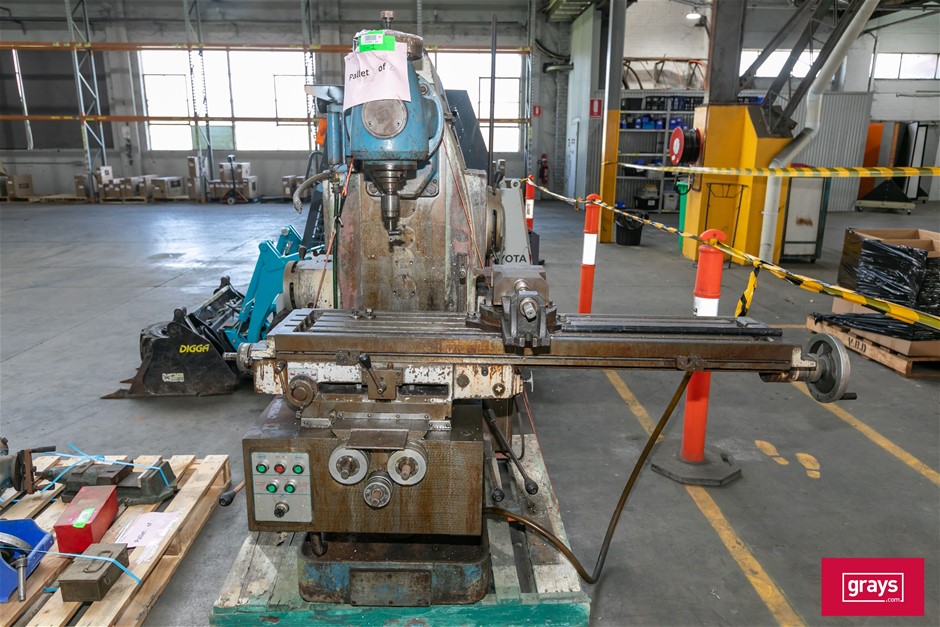 Pacific FU-2 Universal Mill with Assorted tools Auction (0010-5057944 ...