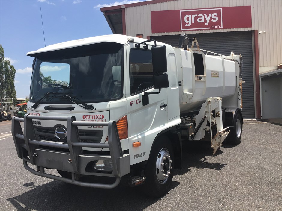 2010 Hino FG8J Dual Control 4 x 2 Garbage Truck Auction (0007-8019925 ...