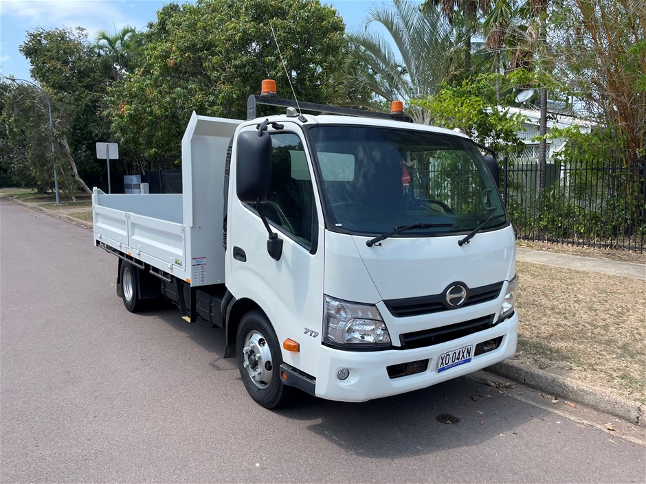 2017 Hino 717 300 SER 2 4 x 2 Tipper Truck Auction (0001-8019521) | Grays Australia