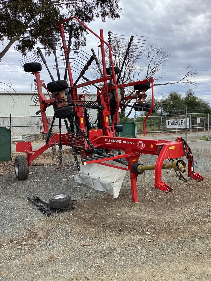 LELY Hibiscus 745 CD Vario Hay Rake Auction (0039-3030695) | Grays ...