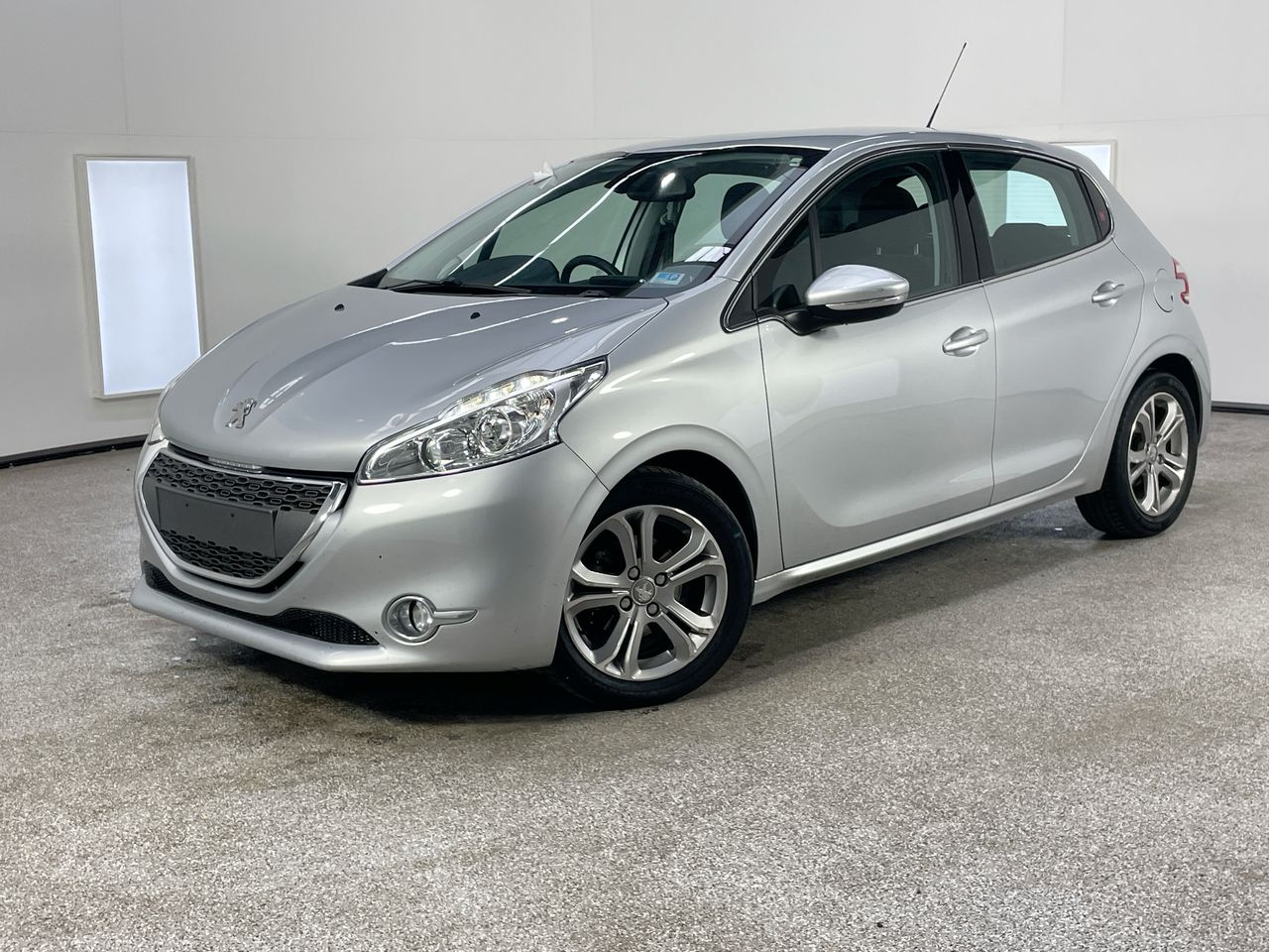 2013 Peugeot 208 Allure Automatic Hatchback Auction (0001-21037826 ...