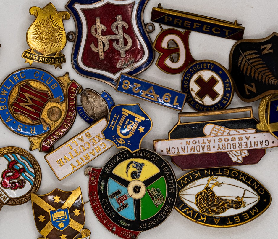 Approx. 17 x NZ assorted badges incl. 4 x Sporting club enamel badge ...