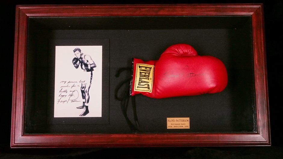 Signed Floyd Patterson Photo And Glove (2x Signatures) Auction (0052 ...